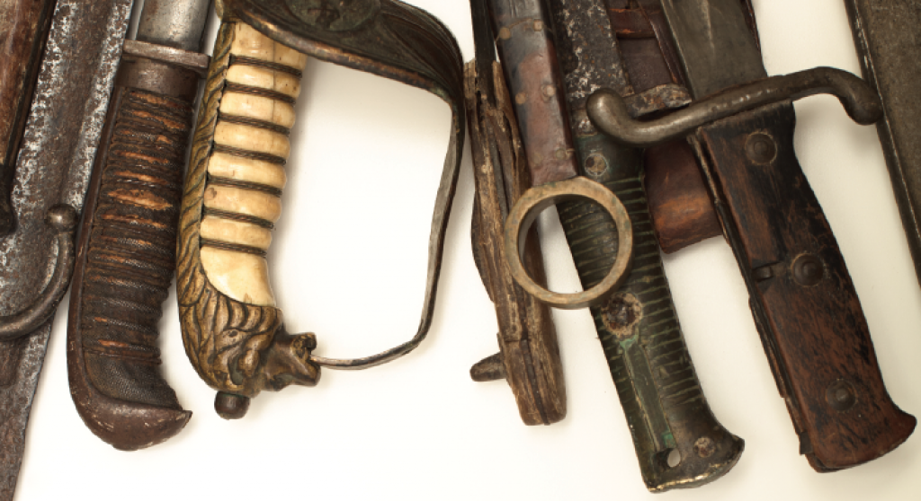 History Weapons: Men at Arms specializes in the art of ancient battle ...