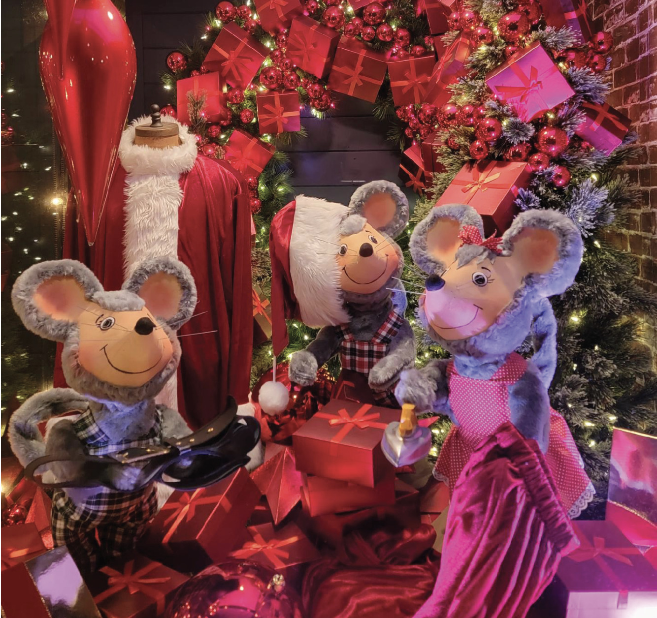 Window into Whimsy: Paper Moon Flowers’ grand window displays bring joy ...