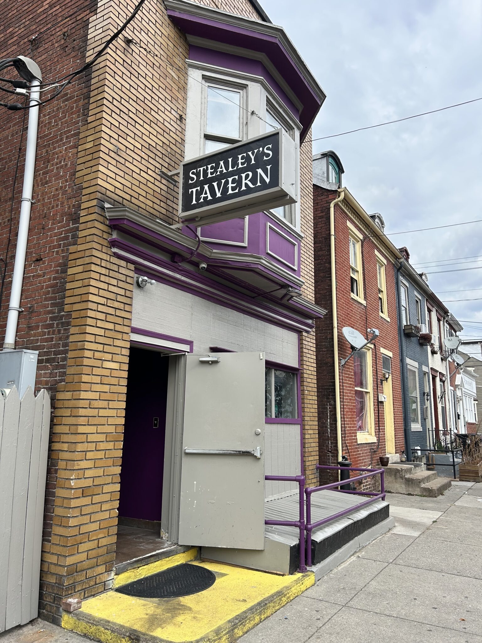 Stealey's Tavern opens in Midtown with big menu, "good vibes" - TheBurg